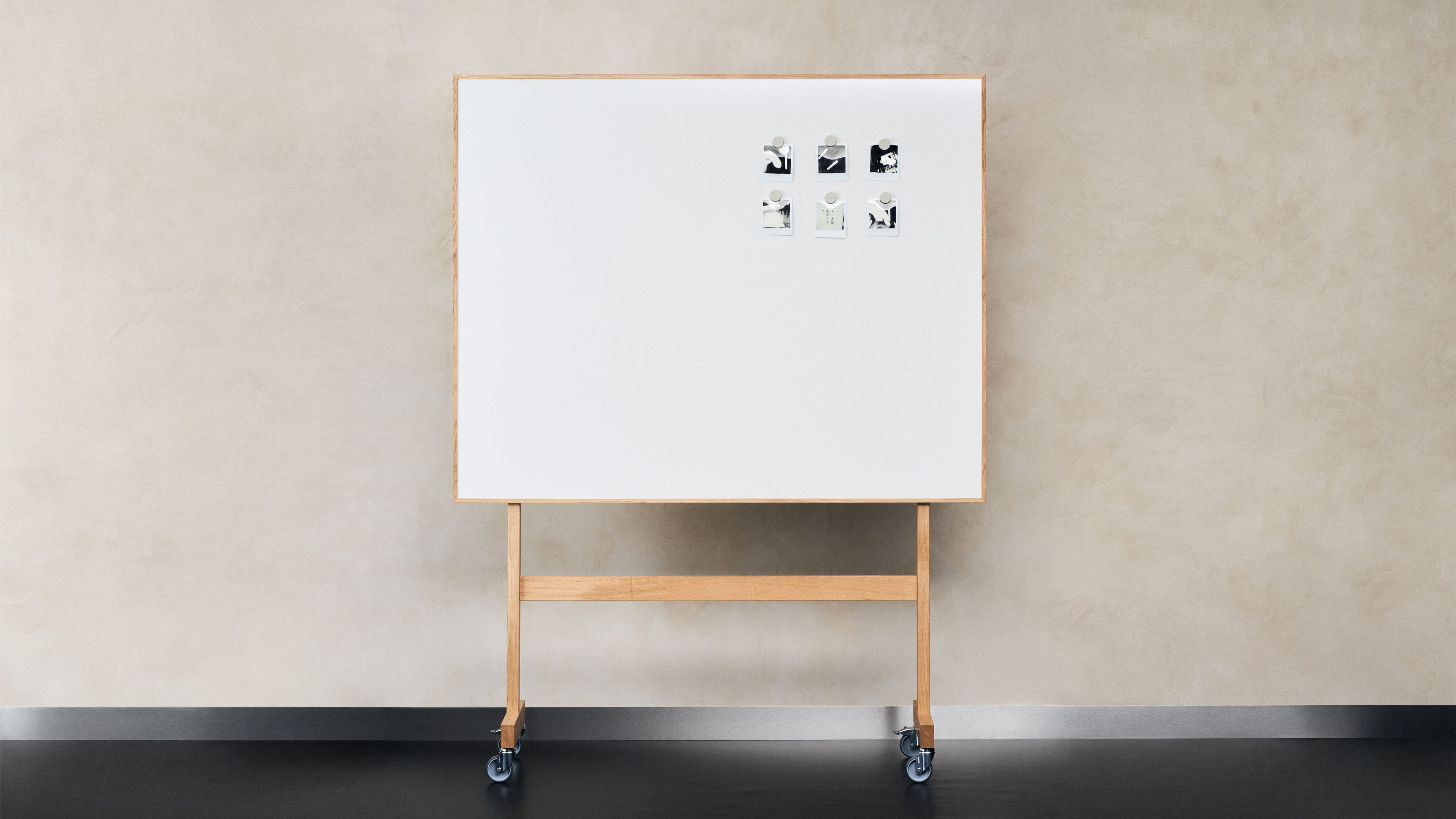 Wood Mobile. Whiteboard with an oak stand and frame. | LINTEX