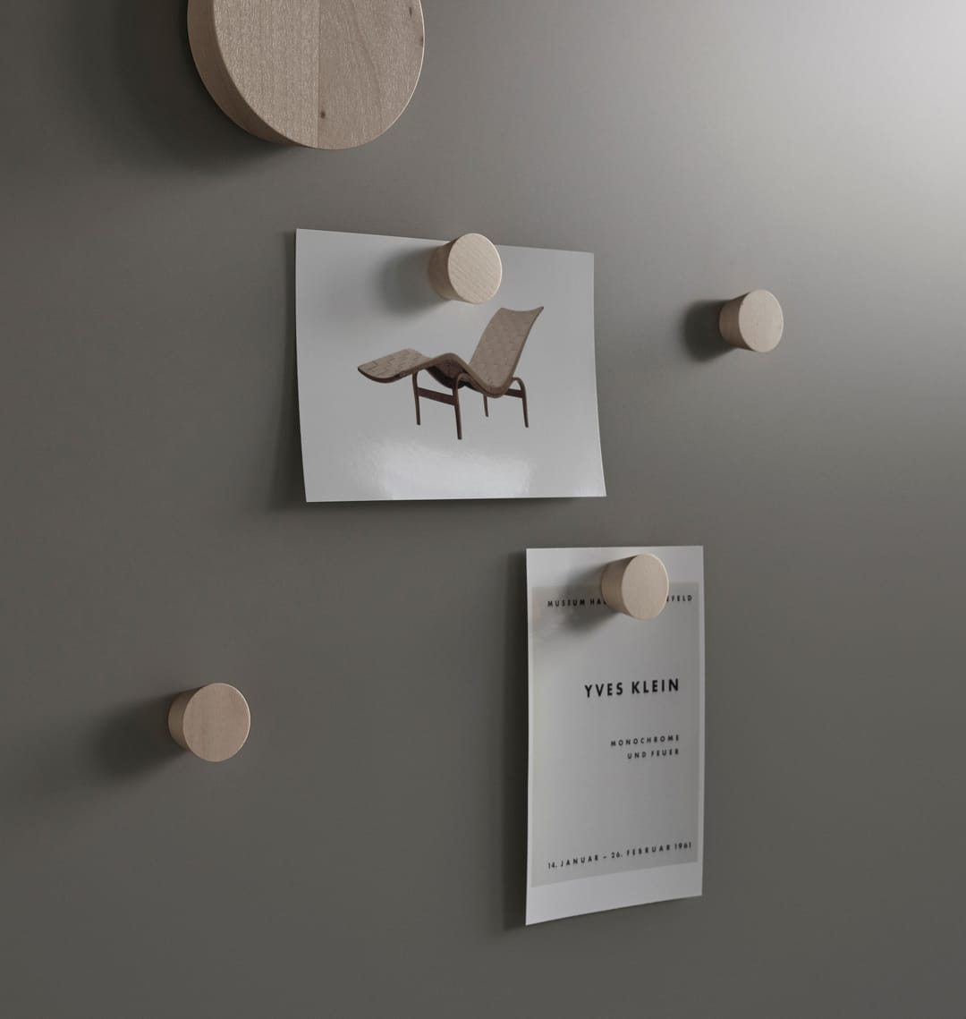 Mood Wall. Classic magnetic glass whiteboard in 24 colours. | LINTEX