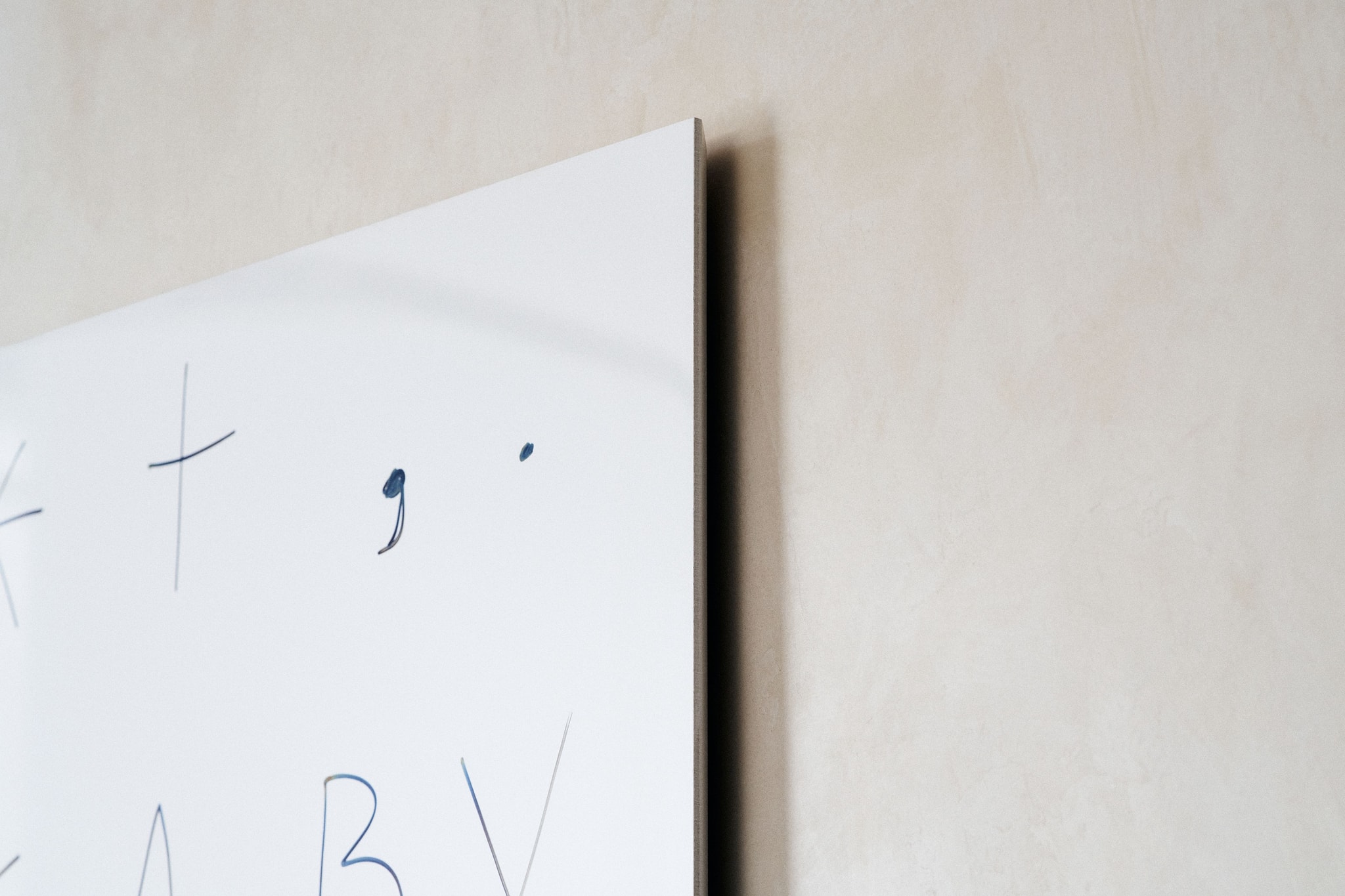 Air. Frameless magnetic ceramic whiteboard. | LINTEX