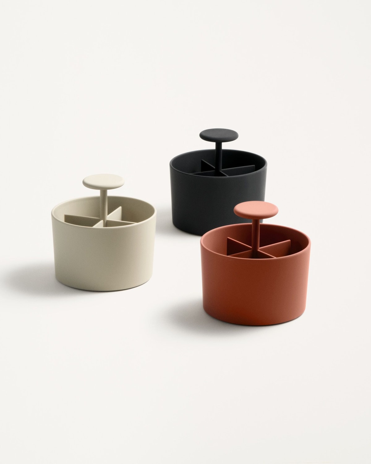 Bowl toolbox. Freestanding pen cup. | LINTEX