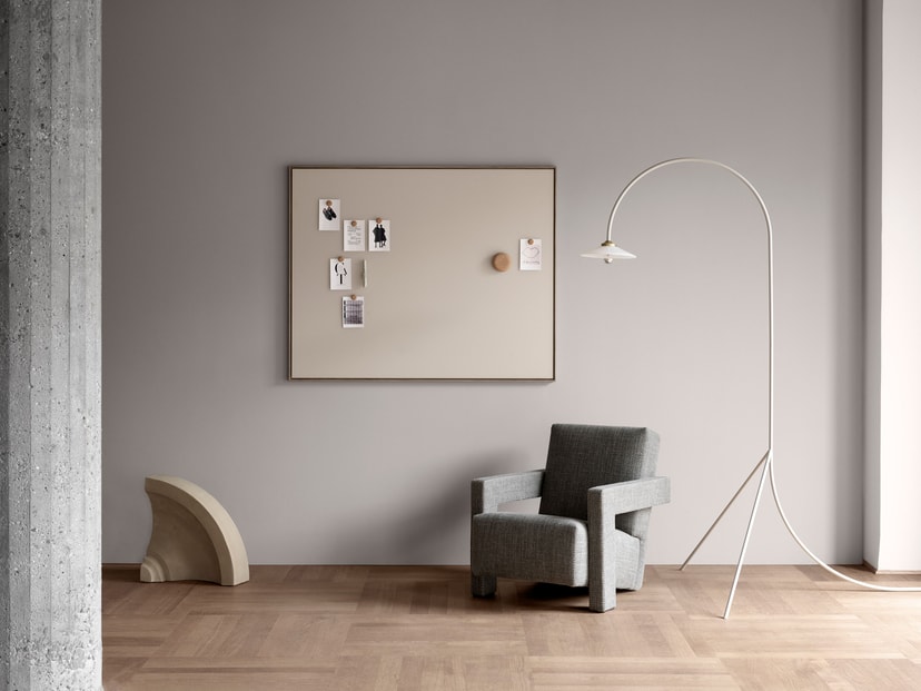 Area. Magnetic glass whiteboard in 24 colours with oak frame. | LINTEX