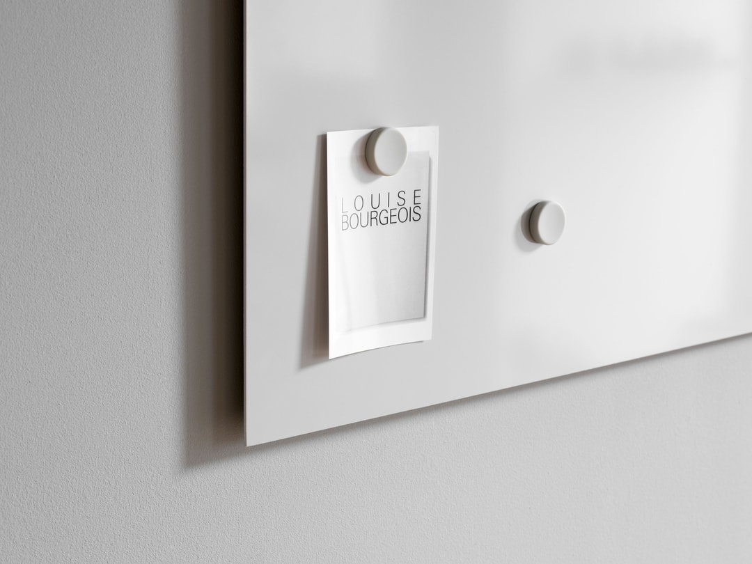 Air. Frameless magnetic ceramic whiteboard. | LINTEX