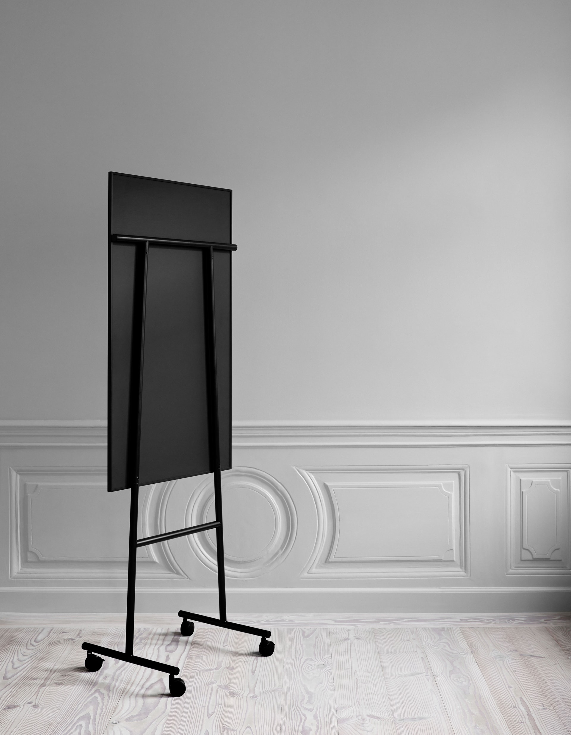 ONE Mobile. Mobiles Keramik-Whiteboard mit schwarzem oder weißem ...