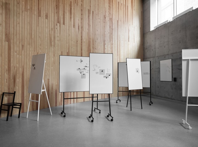 ONE Mobile. Mobiles Keramik-Whiteboard mit schwarzem oder weißem ...