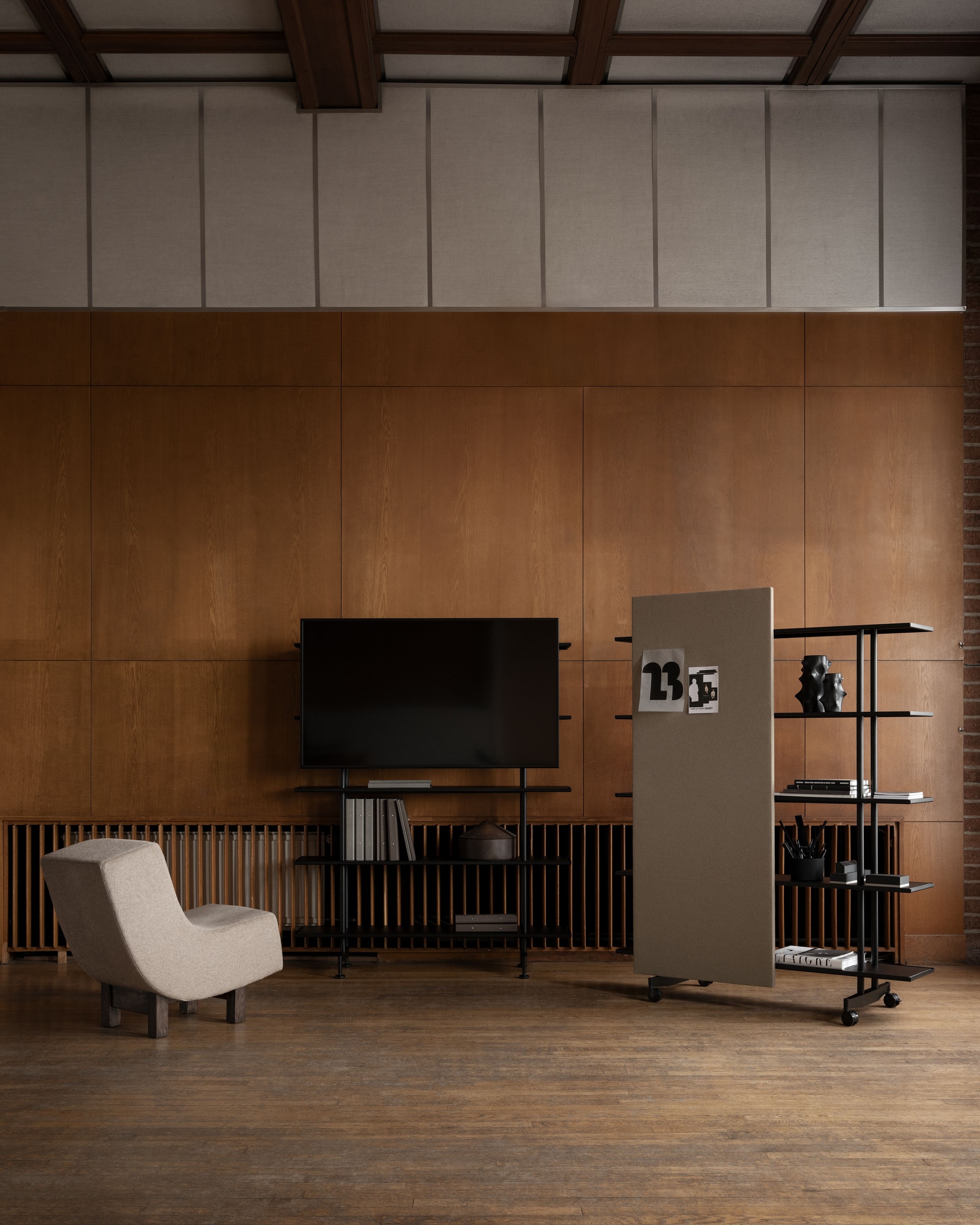 A08. Dynamic and writable shelf unit with sound absorption. | LINTEX